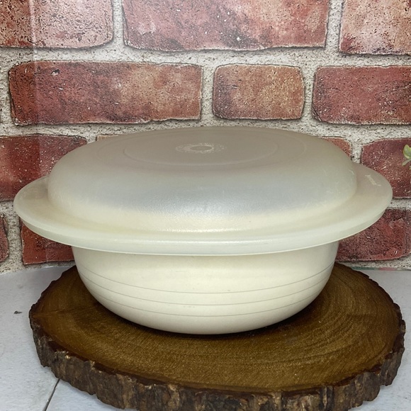 Tupperware | Kitchen | Vintage Tupperware 726 Sheer Lid With Casserole ...